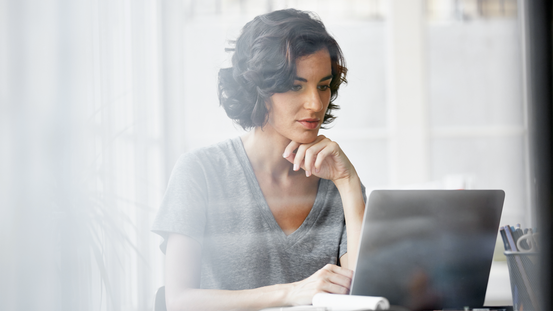 ETAS Measurement and calibration gateway for µP based VCUs | ETAS